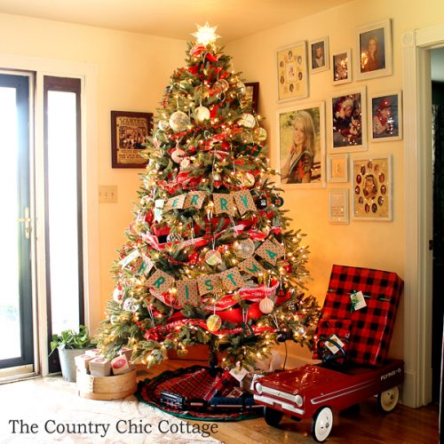 Amazing Farmhouse Christmas Trees - The Weathered Fox