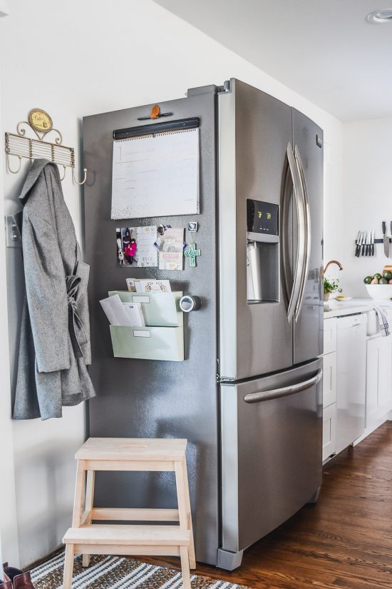 Refrigerator Command Center the Easy Way - The Weathered Fox